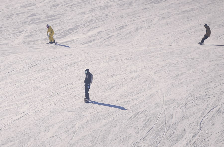 Xinjiang boosts winter tourism, alluring visitors with winter ...