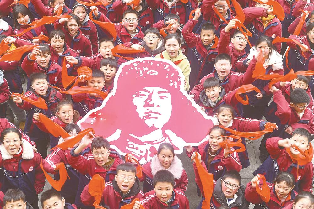 In pics: Lei Feng spirit passed down in Anhui_中安新闻_中安新闻客户端_中安在线